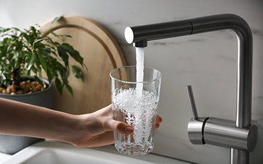 Kramp in handen: mogelijke oorzaken en oplossingen