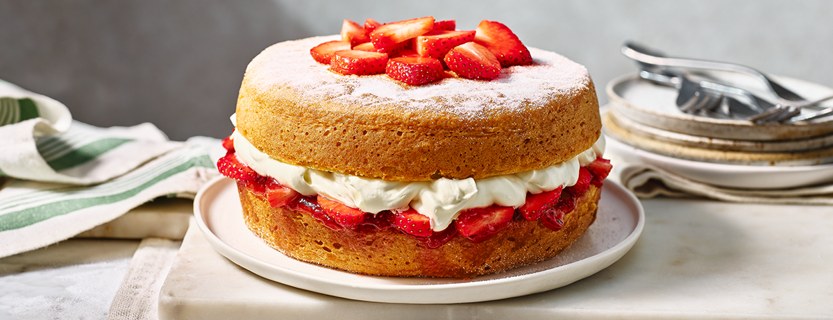 Gluten-Free Victoria Sponge Cake Recipe | H&B