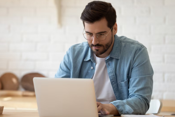 Do you have Kyphosis? A guide to Nerd Neck | H&B