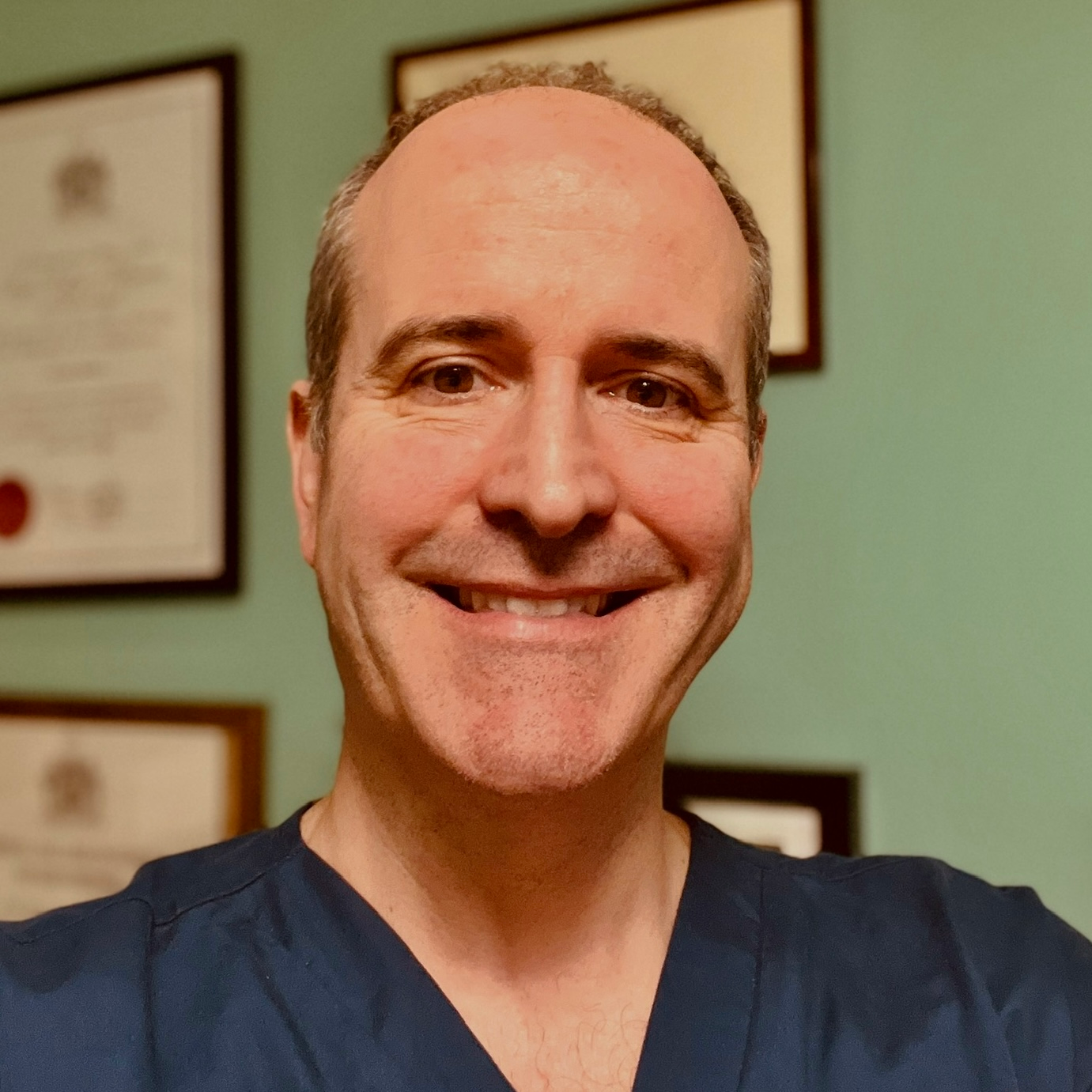 Do you have Kyphosis? A guide to Nerd Neck | H&B