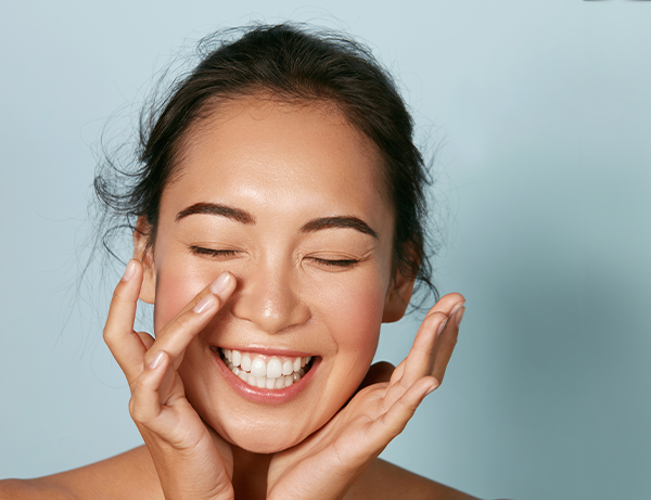 Facial Swelling Guide | Facial Puffiness | Holland & Barrett