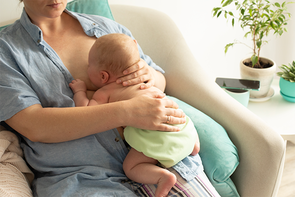 The best breastfeeding positions for a happy baby